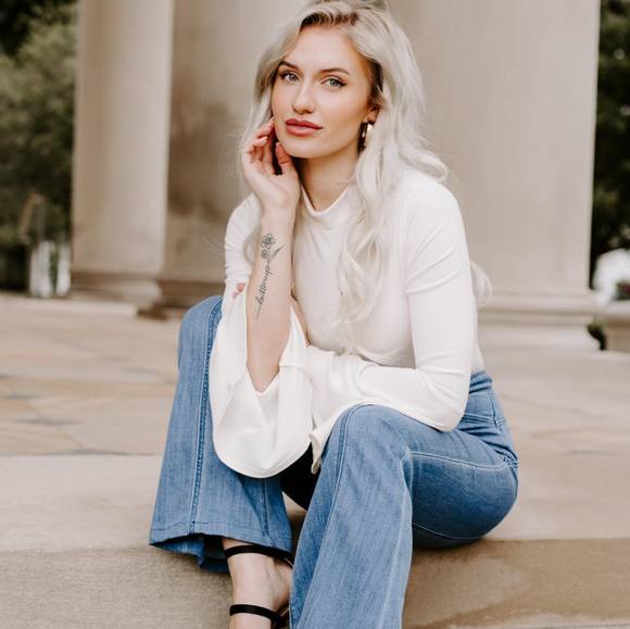 Lexy's Closet (@lexy_lang) | Poshmark